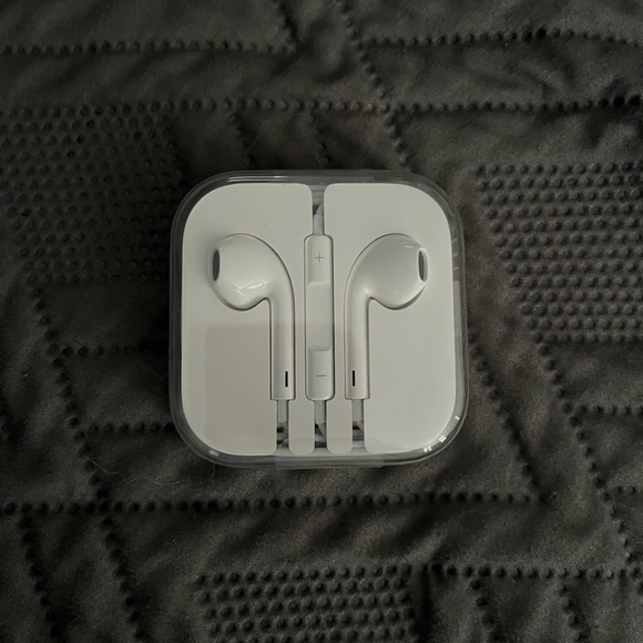 Apple | Cell Phones & Accessories | Apple White Earpods With Case ...